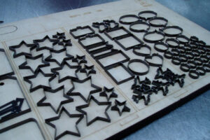 El troquelado: qué es un troquel y tipos de troqueladoras